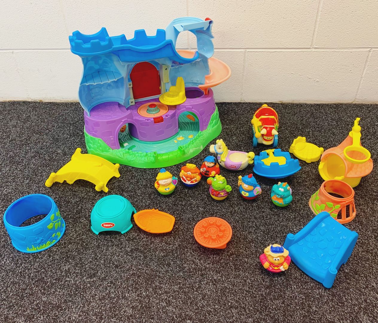 Weebalot Castle & Knight & Ogre`s Adventure